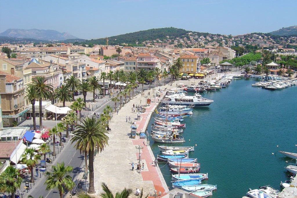 Sanary-sur-Mer met de Provençaalse pointus - Francecomfort Vakantieparken