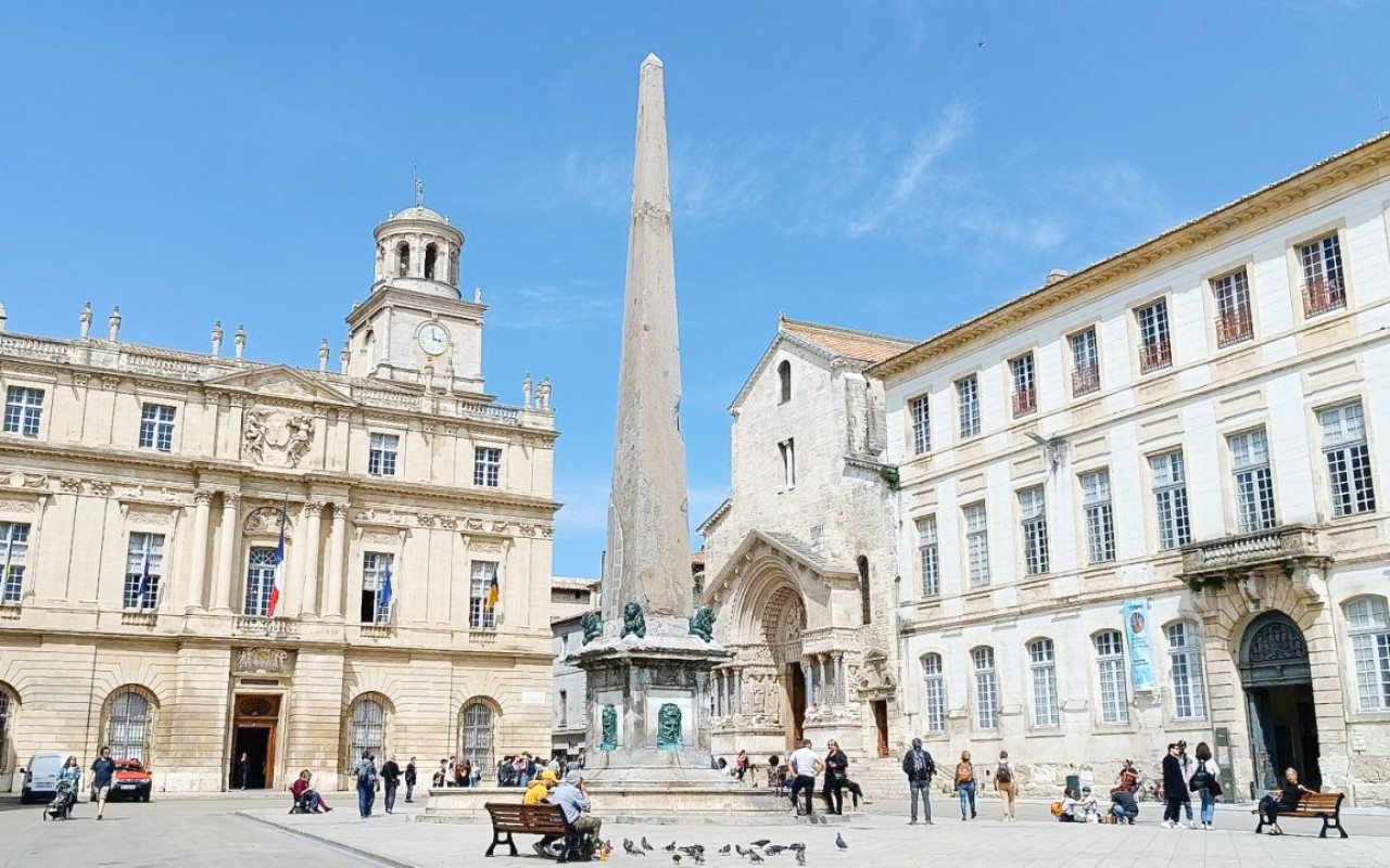 Arles, a coastal city on the Rhône and the Camargue - Francecomfort ...