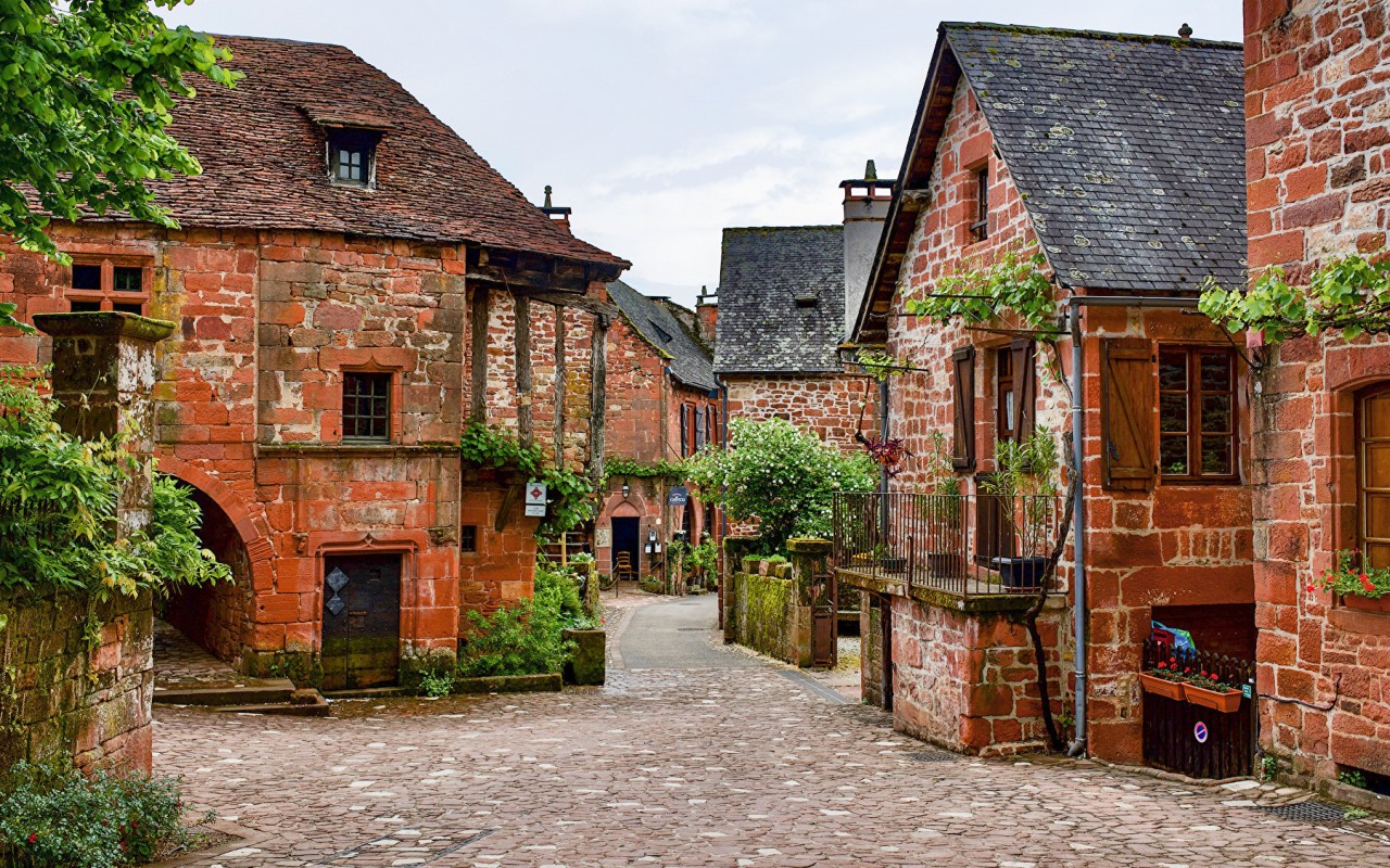 Collonges la Rouge the red village of France - Francecomfort Holiday parks