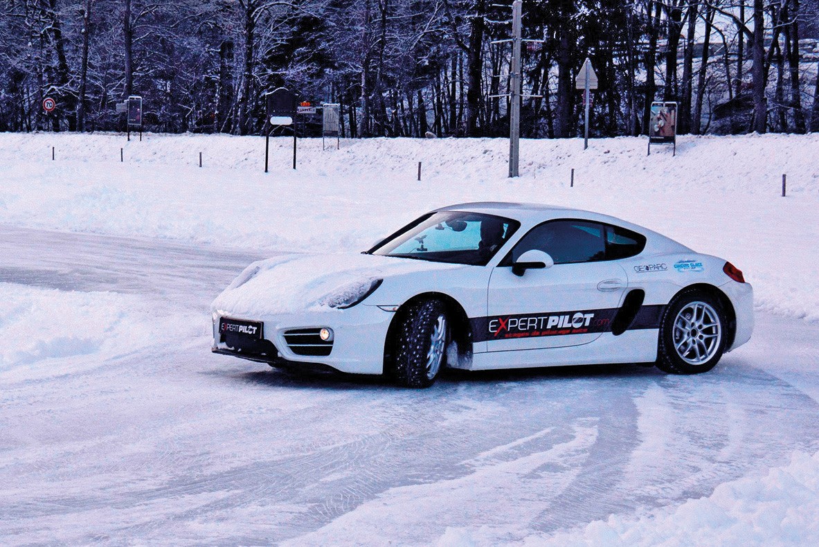 Ice circuit in Abondance with an Alpine or Porsche - Francecomfort ...