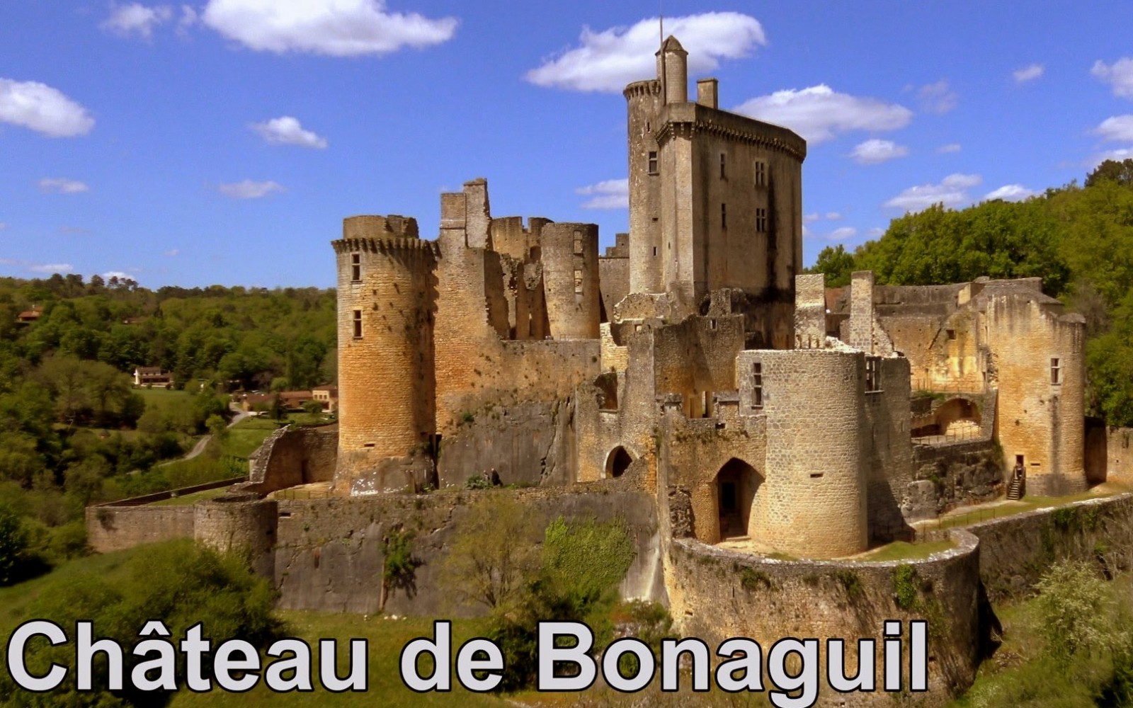Chateau Bonaguil - castle in southern France - Francecomfort Holiday parks