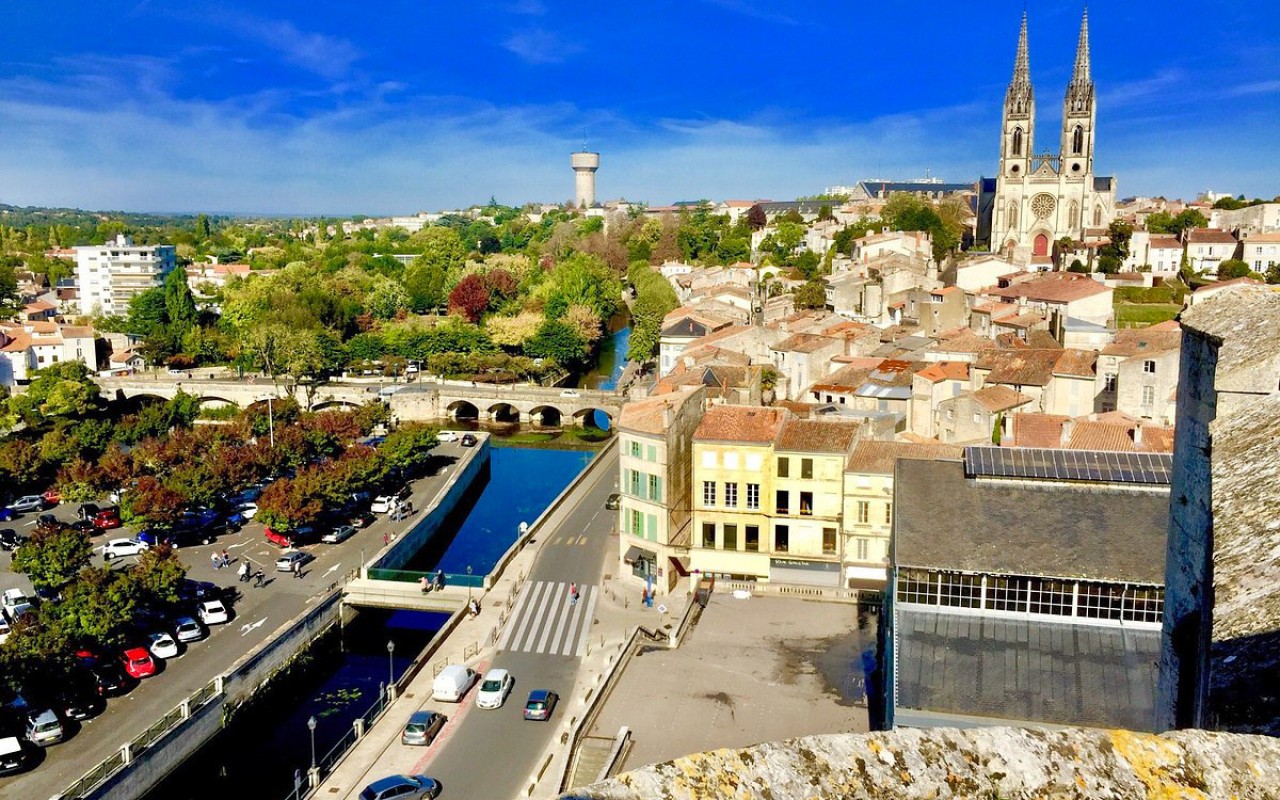 Niort and the legend of the bronze dragons - Francecomfort Holiday parks