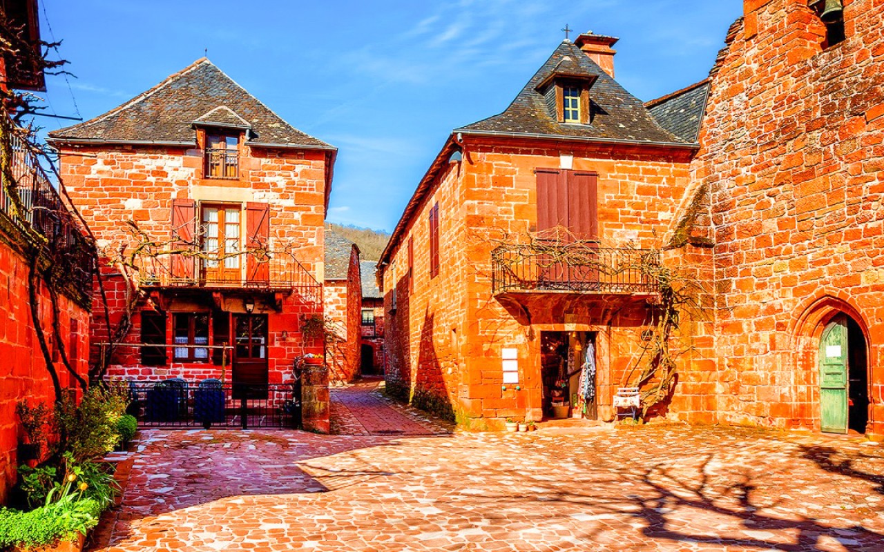 Collonges la Rouge le village rouge de France - Francecomfort Parcs de ...