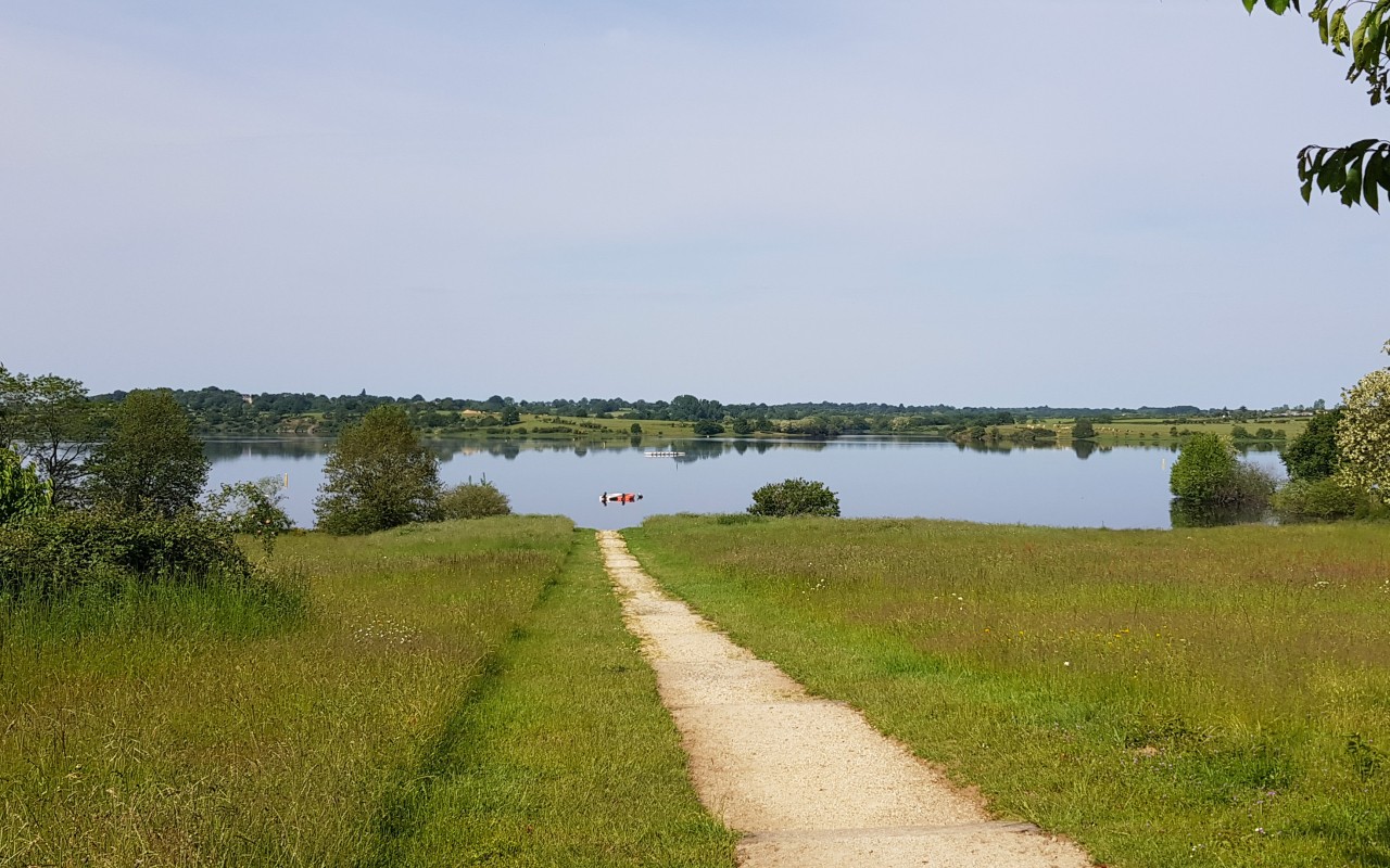 Lac du Cébron – recreatiemeer bij Les Forges met strand en watersport ...